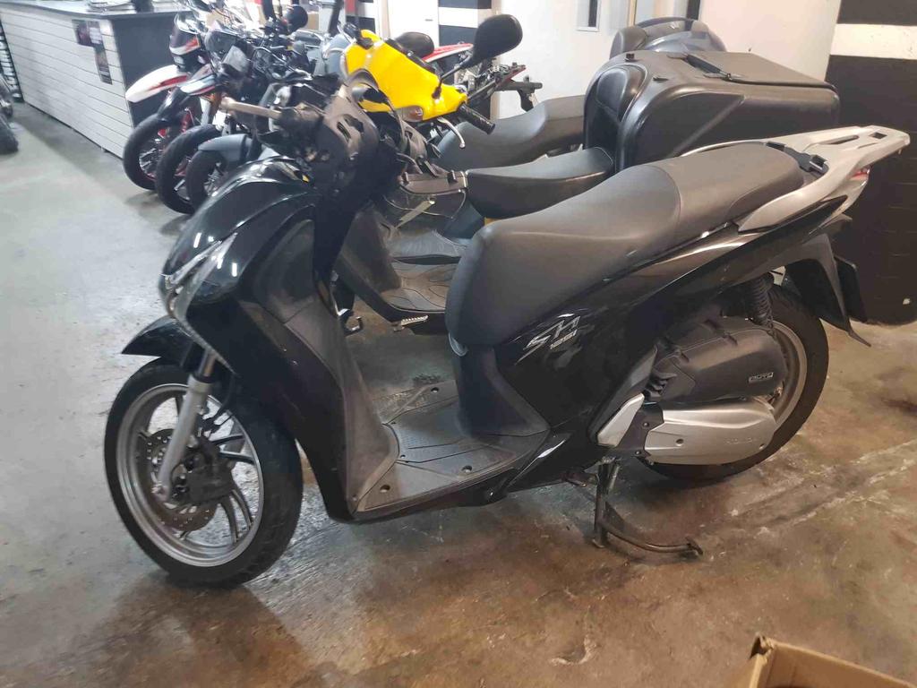 HONDA SCOOPY SH 125i Abs Topbox | Autorecupera.com